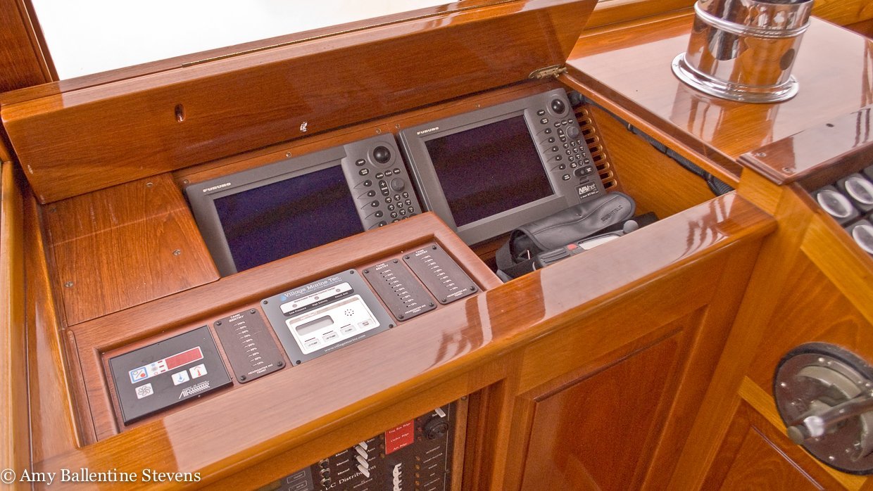 ARIEL II • 46' Power Cruiser Restoration
